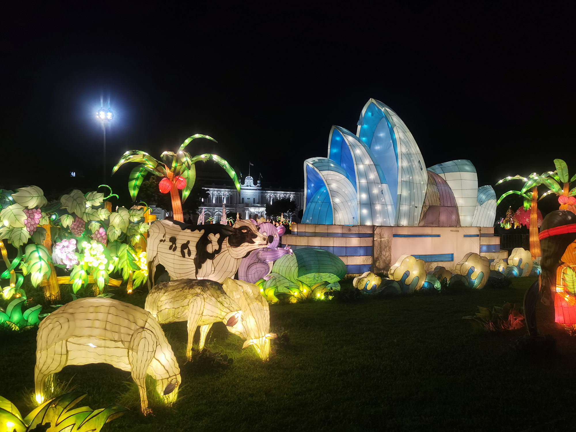 Esplanade Penang: Around the World Lantern Sculptures - Travel 2 Penang
