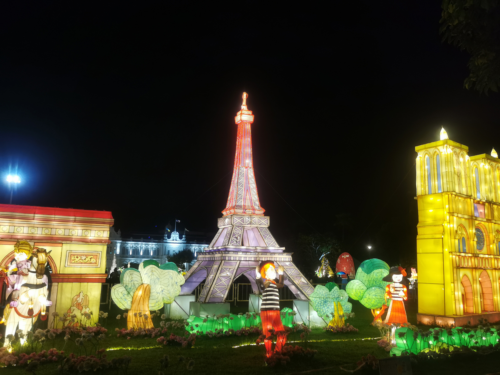 Esplanade Penang: Around the World Lantern Sculptures - Travel 2 Penang