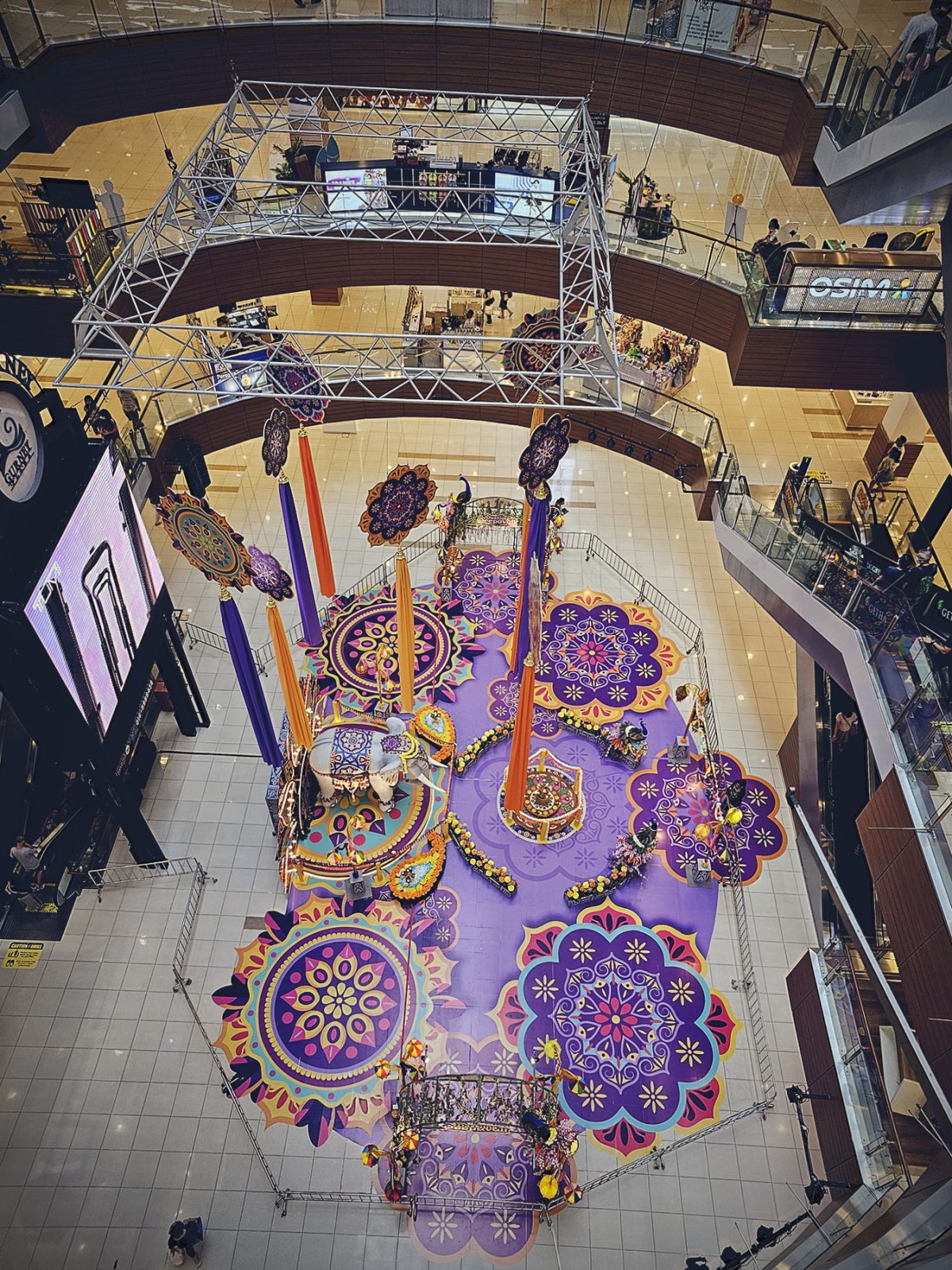 Gurney Plaza : Deepavali Deco - Travel 2 Penang
